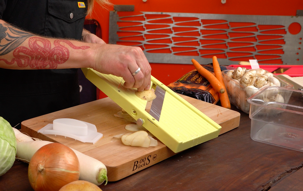 How to Find the Right Knife Sharpening Angle – Knifewear - Handcrafted ...